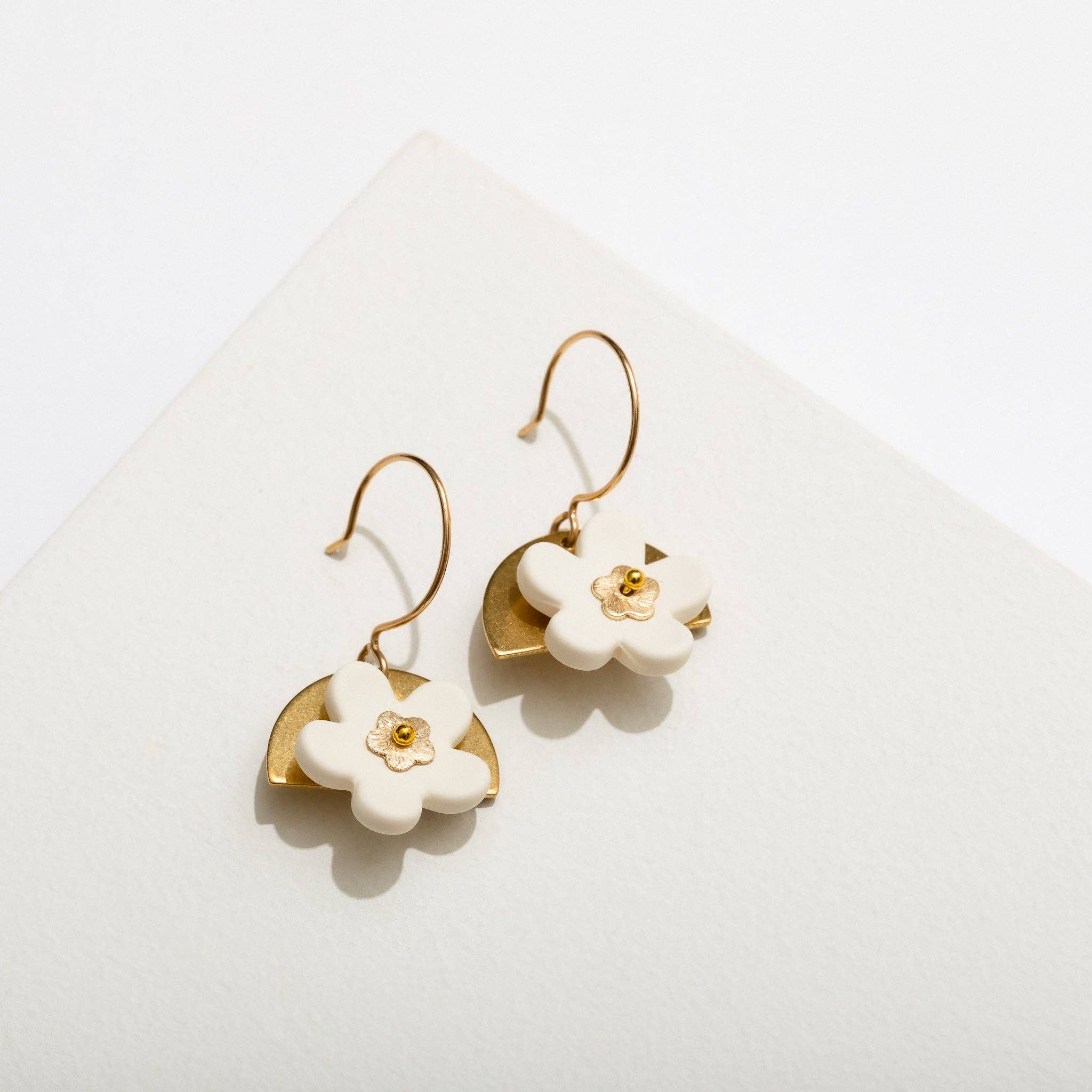 Earrings | Daisy Flower Dangle – Dana Herbert Accessories